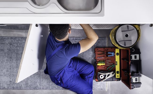 HIRE PROFESSIONAL PLUMBING SERVICES TO WORK ON YOUR PIPES